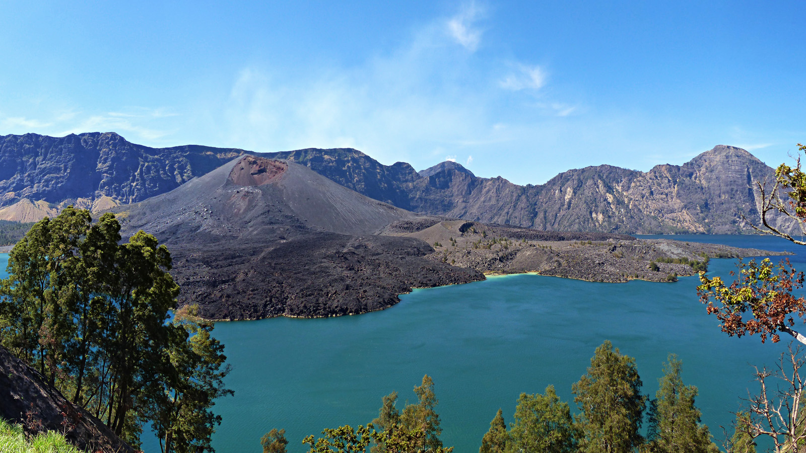 Mount Rinjani Trekking | traveljunkies.tours